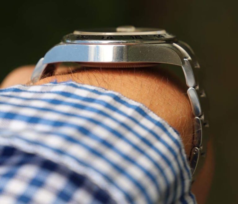 Luxury Watches for Small Wrists: a Complete Guide - Millenary Watches