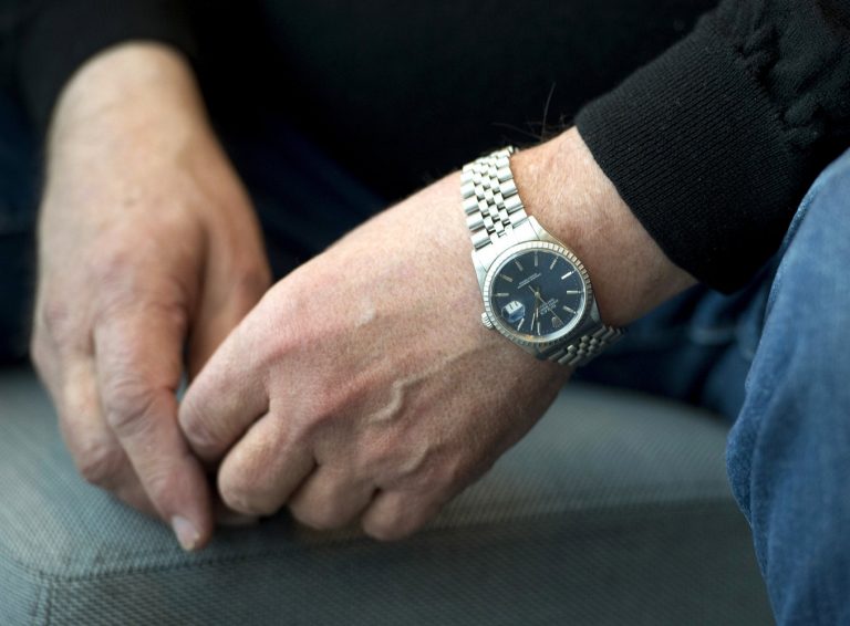 Should I Wear my Rolex Tight or Loose? - Millenary Watches