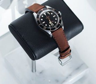 Seiko Solar SUP880 Review & Complete Guide - Millenary Watches