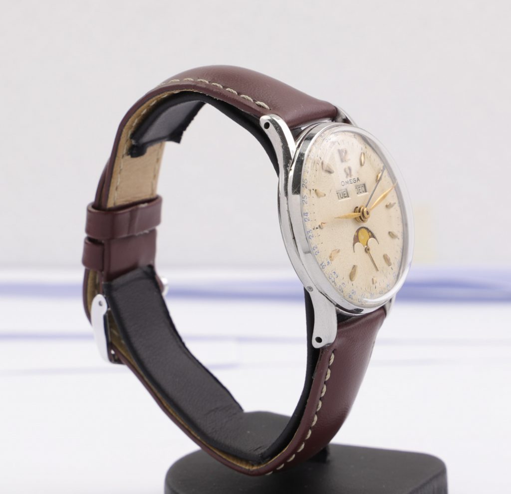 Omega Cosmic Triple Calendar Moonphase 1949 CK 2471 - Millenary Watches